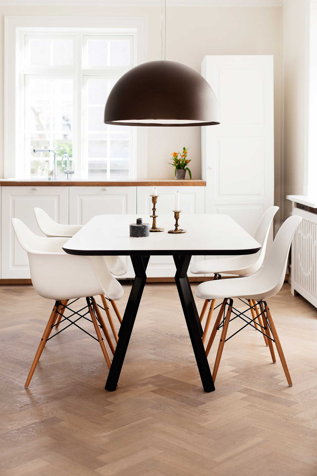 Flot dansk designet spisebord med/ uden tillægsplader – Designer Zoo